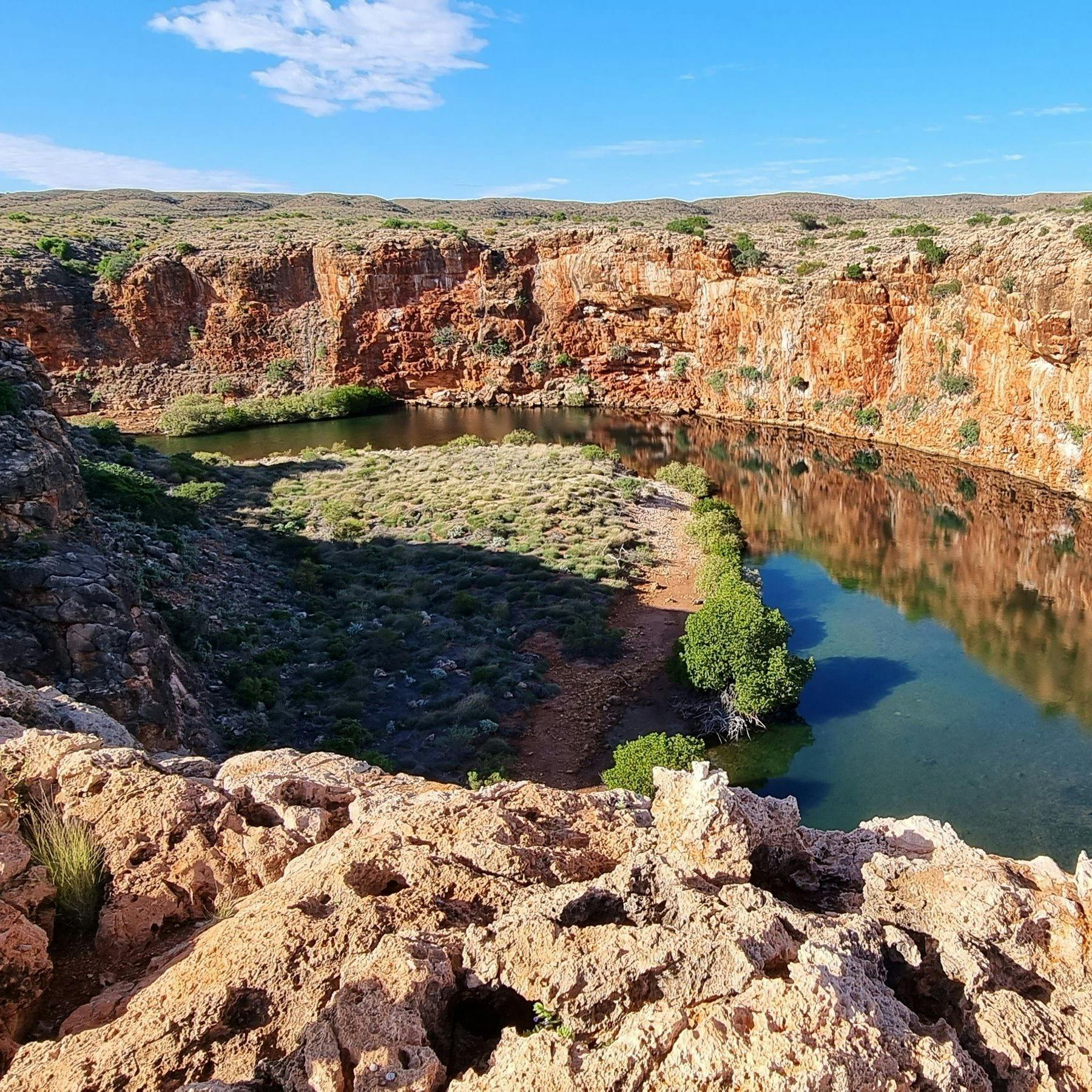 Ningaloo: Your Ultimate Guide to the Region, Coast & Reef